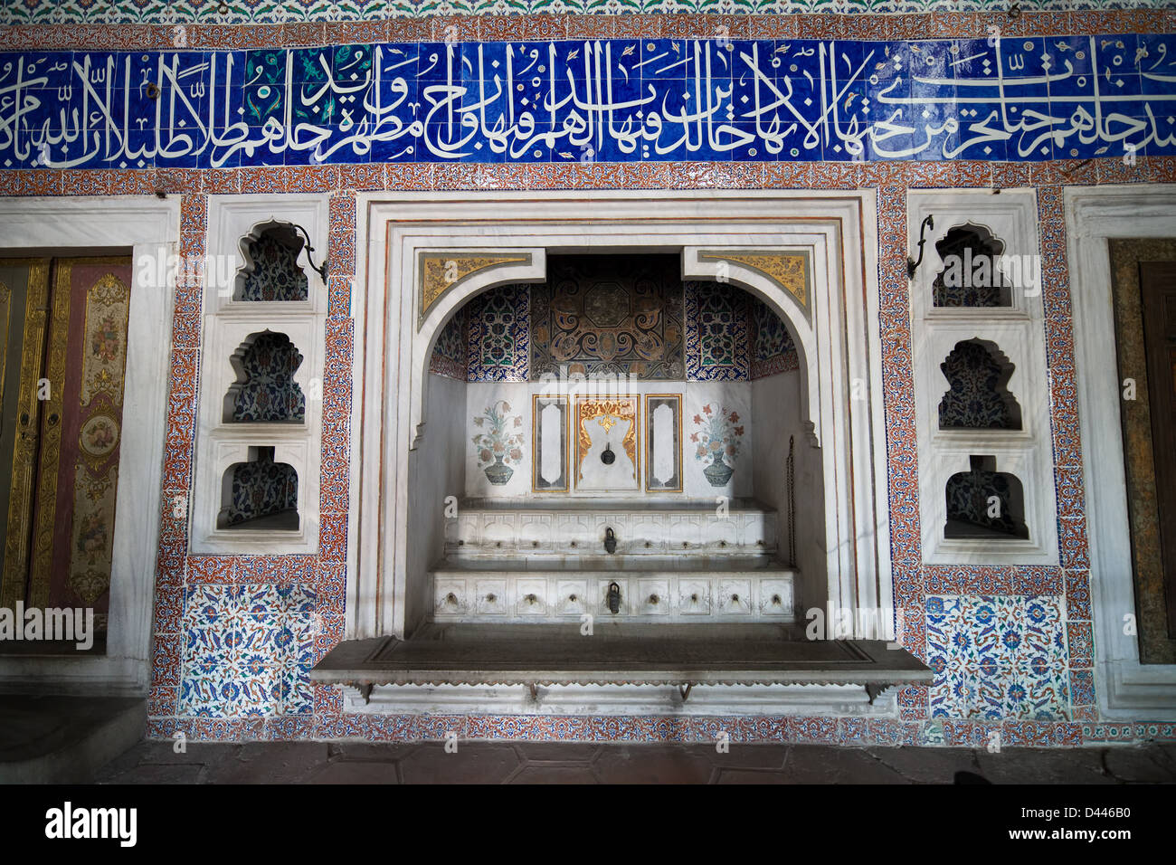 The fountain of the Privy Chamber of Murat III in Topkapi Palace Harem ...