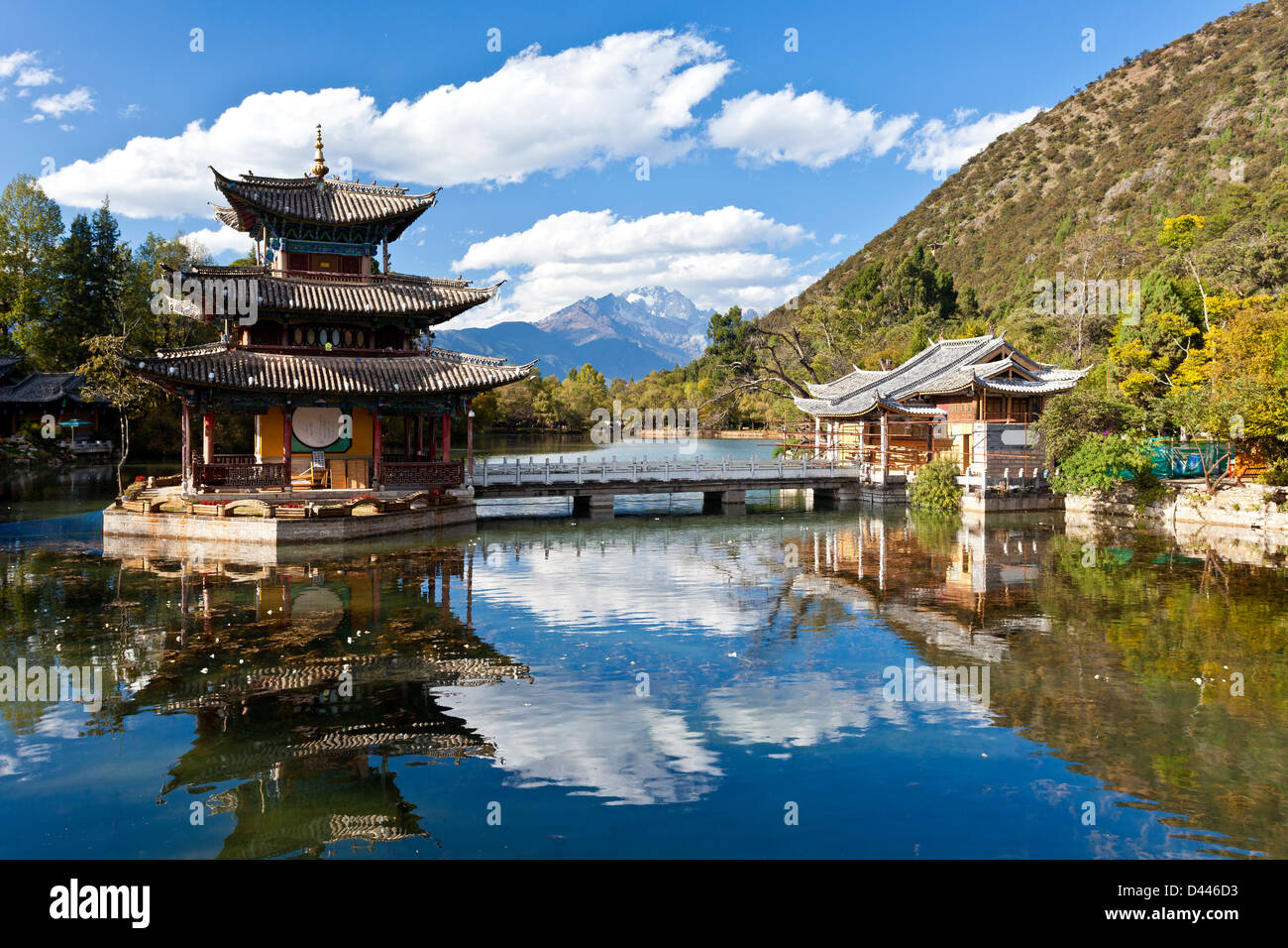 Old town lijiang jade hi-res stock photography and images - Alamy