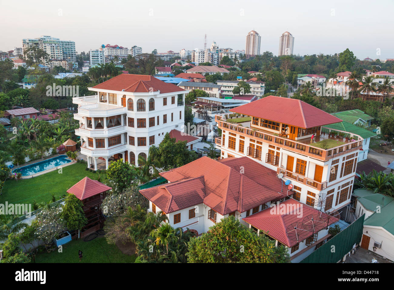 Wealthy houses hi-res stock photography and images - Alamy