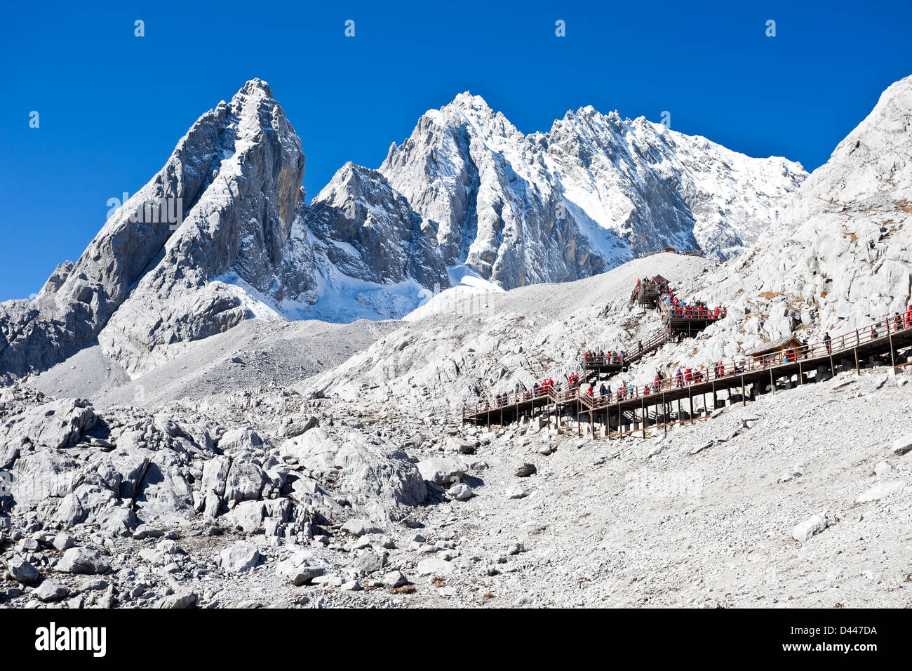 Jade dragon snow mountain ski hi-res stock photography and images - Alamy