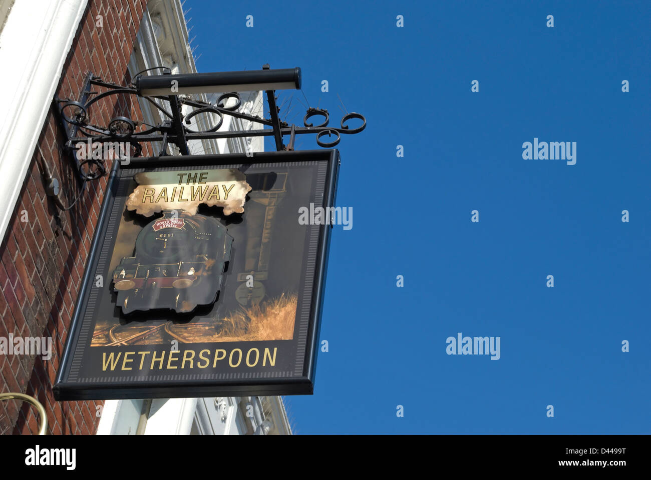 Pub sign railway hi-res stock photography and images - Alamy