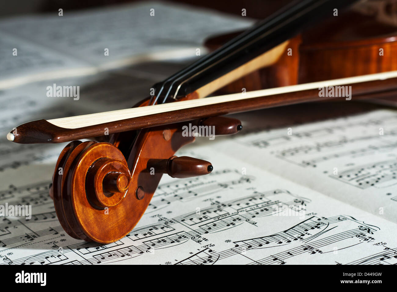 Detail of a beautiful violin Stock Photo - Alamy