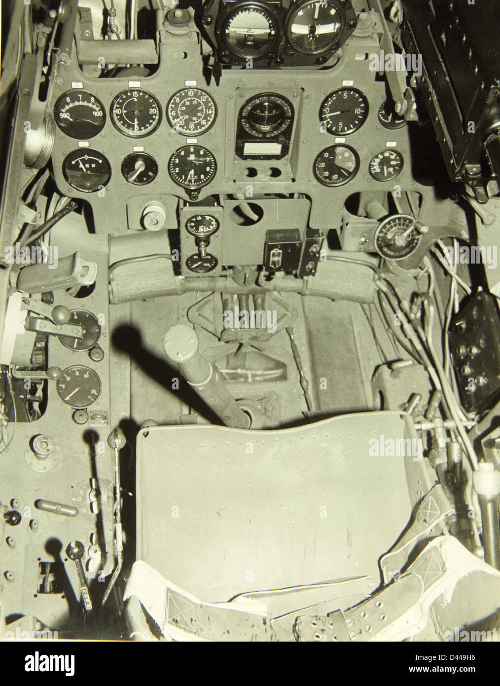 The Mitsubishi A6M Zero was a Japanese long-range fighter aircraft that ...