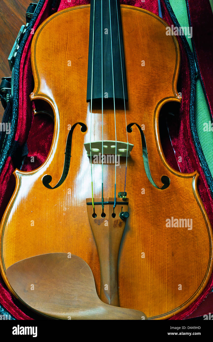 Detail of a beautiful violin Stock Photo - Alamy