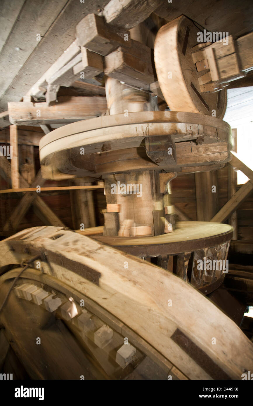 The machinery in an old windmill Stock Photo - Alamy