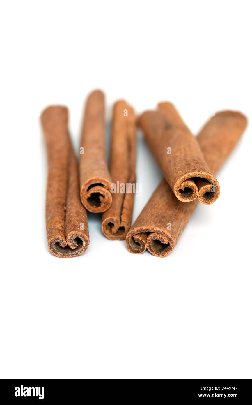 Original pieces of cinnamon Stock Photo - Alamy