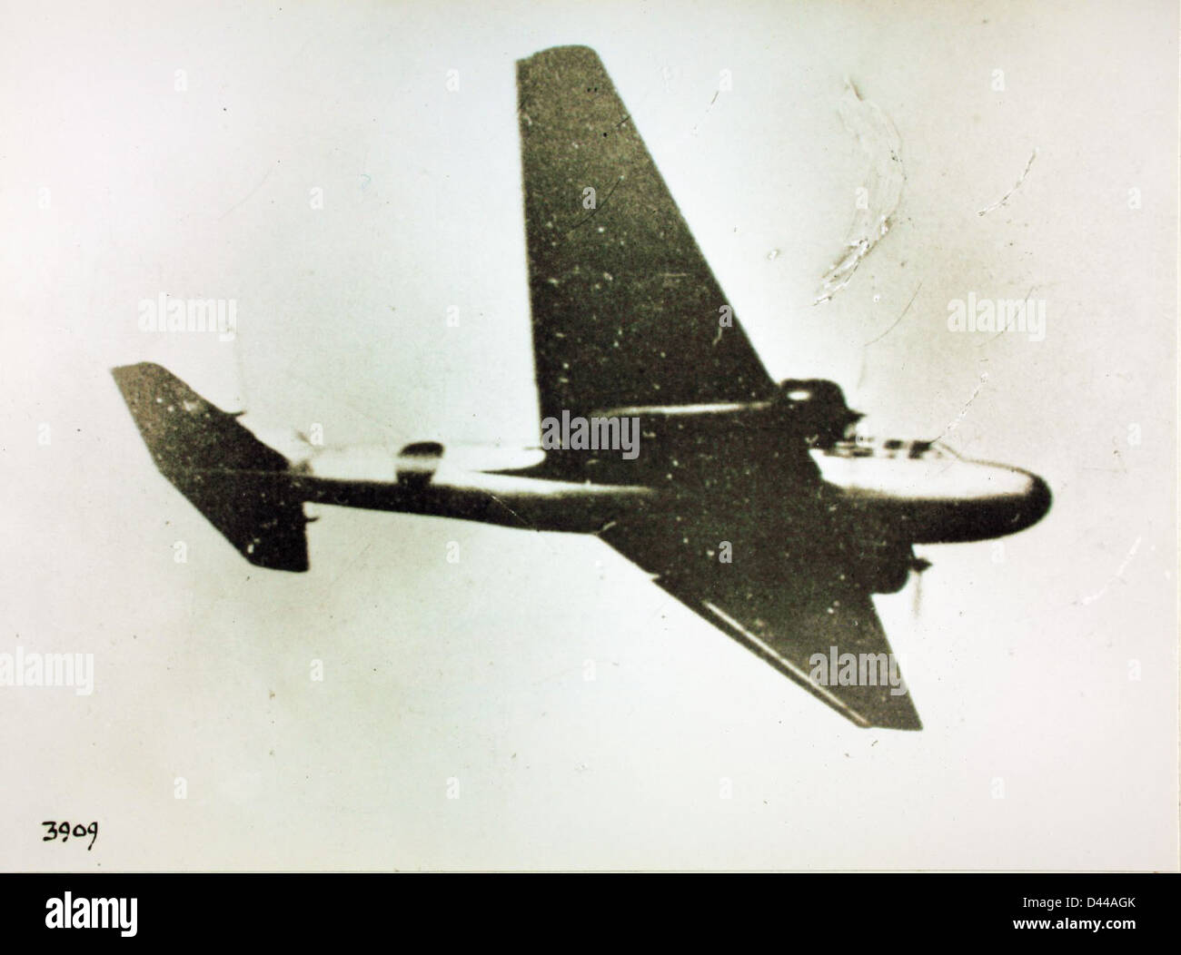 The Mitsubishi G3M2 'Nell' was a Japanese twin-engine bomber used ...