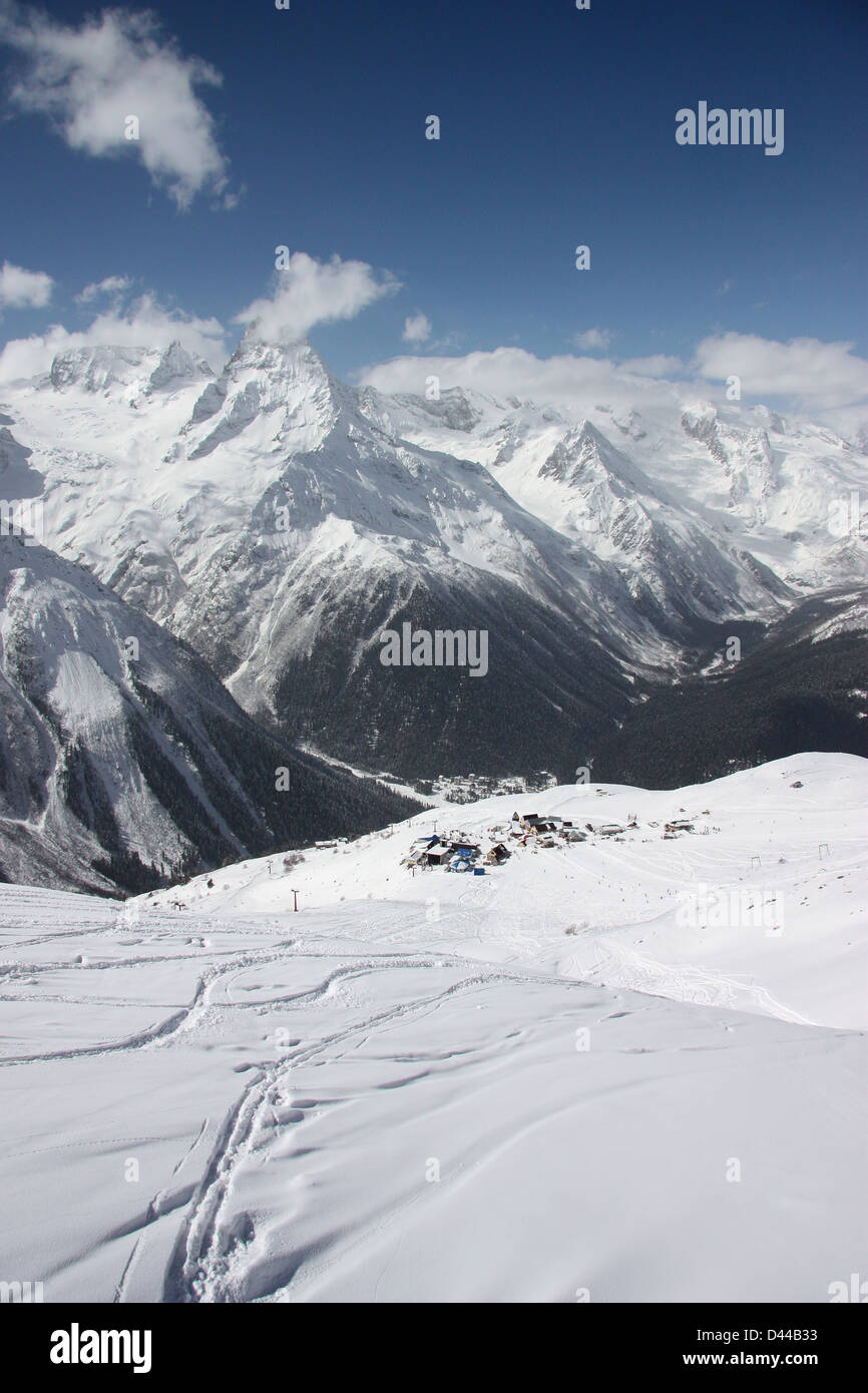 Cloudy and sunny ski hi-res stock photography and images - Alamy