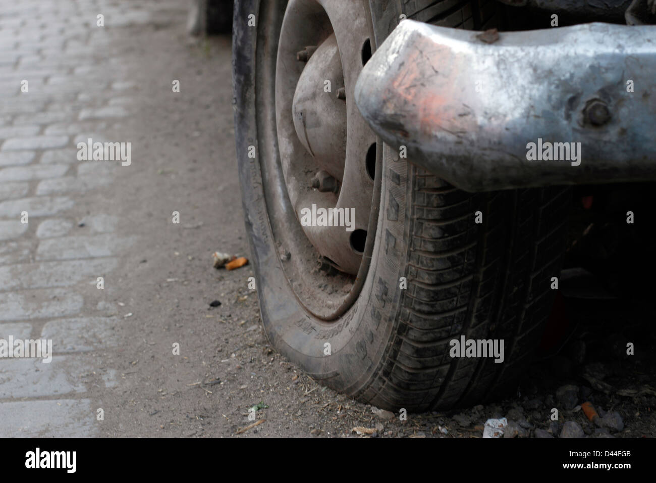 Flat tyres hi-res stock photography and images - Alamy