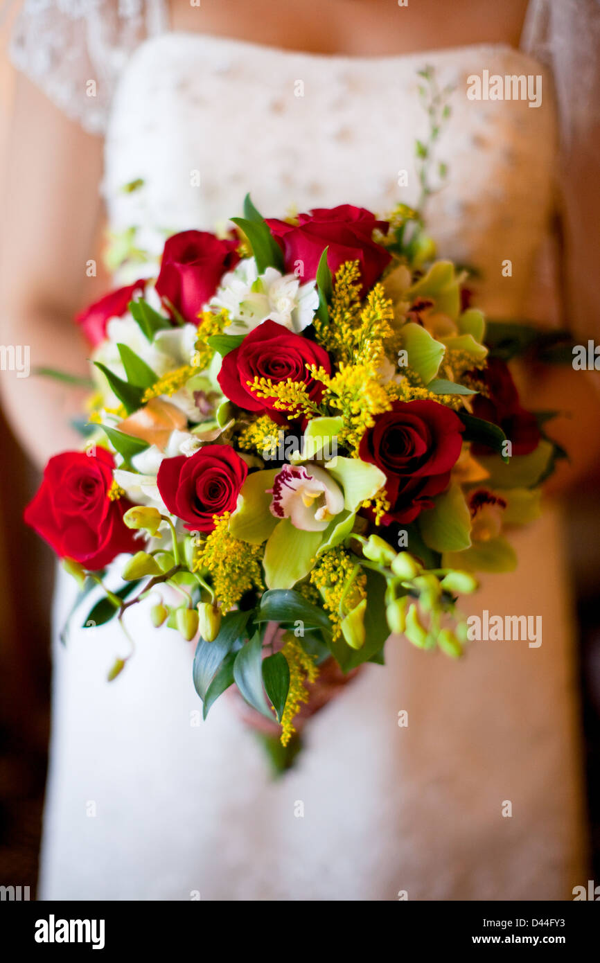 wedding bride bouquet red rose Stock Photo - Alamy