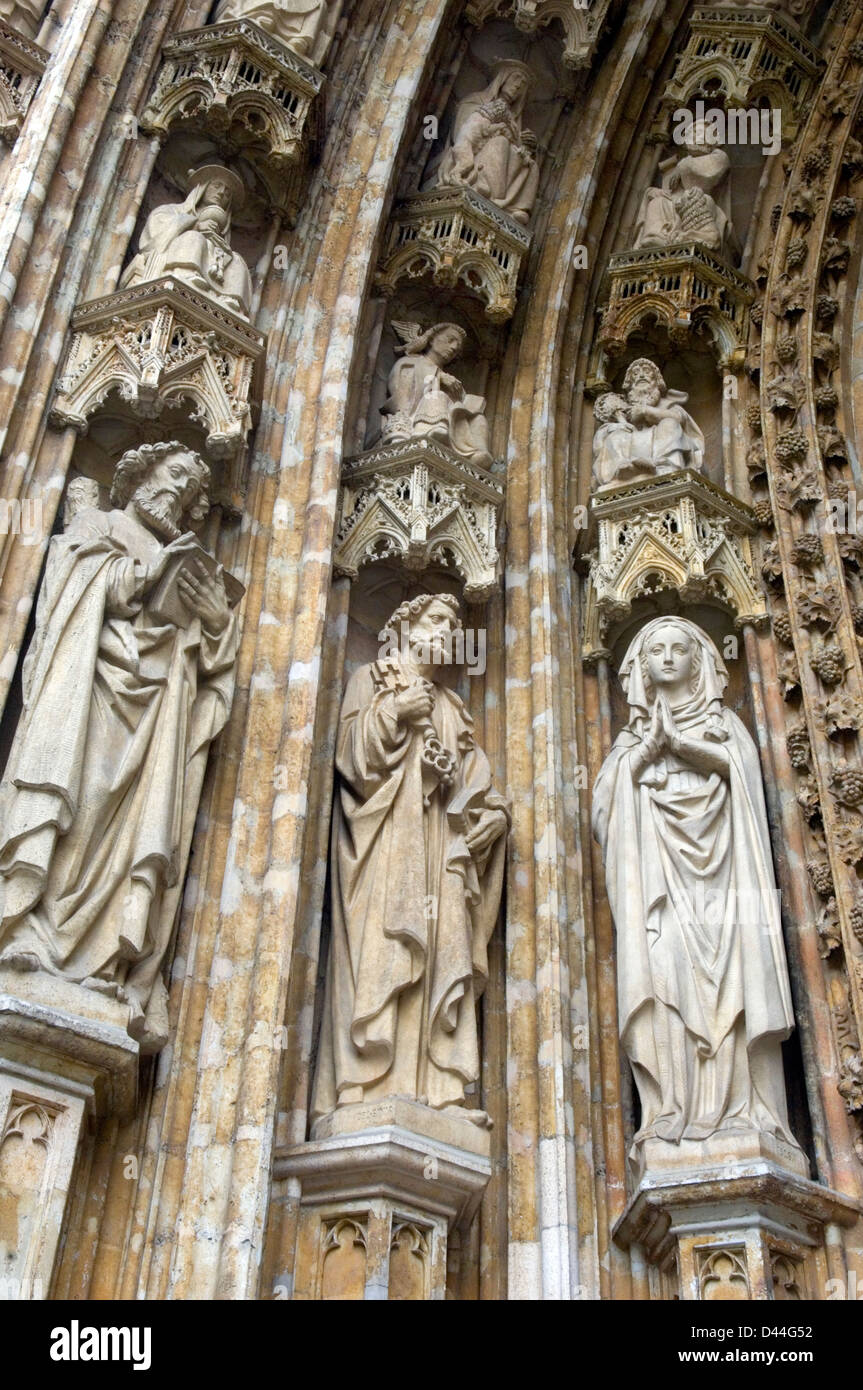 Vintage religious figures hi-res stock photography and images - Alamy