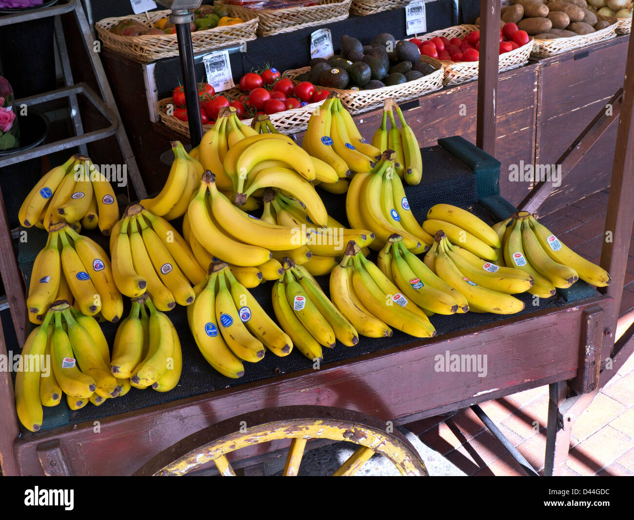 Fruit barrow hi-res stock photography and images - Alamy