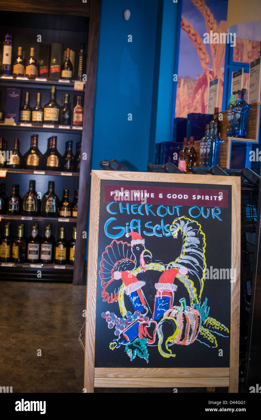 Liquor store sign Stock Photo - Alamy