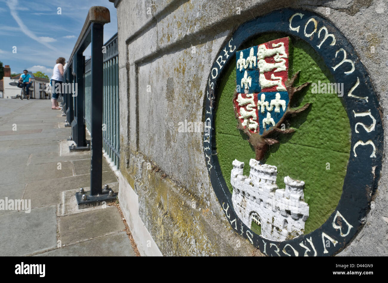Royal Crest Windsor pedestrian bridge over River Thames with historic ...