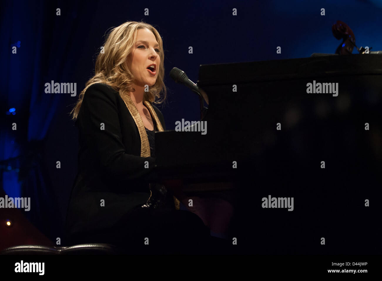 Canadian jazz pianist singer diana hi-res stock photography and images ...