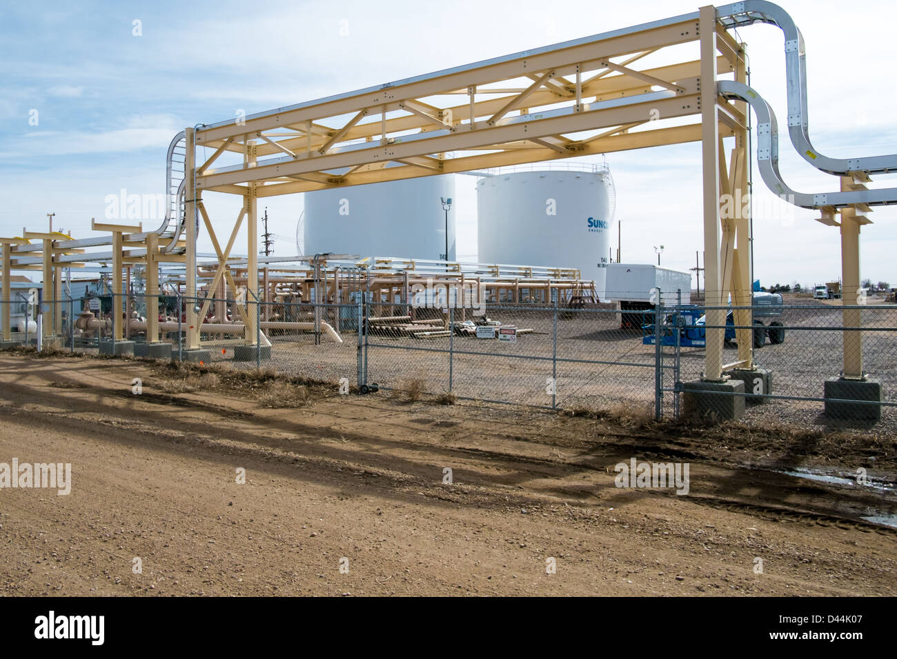 Crude oil pump station hi-res stock photography and images - Alamy