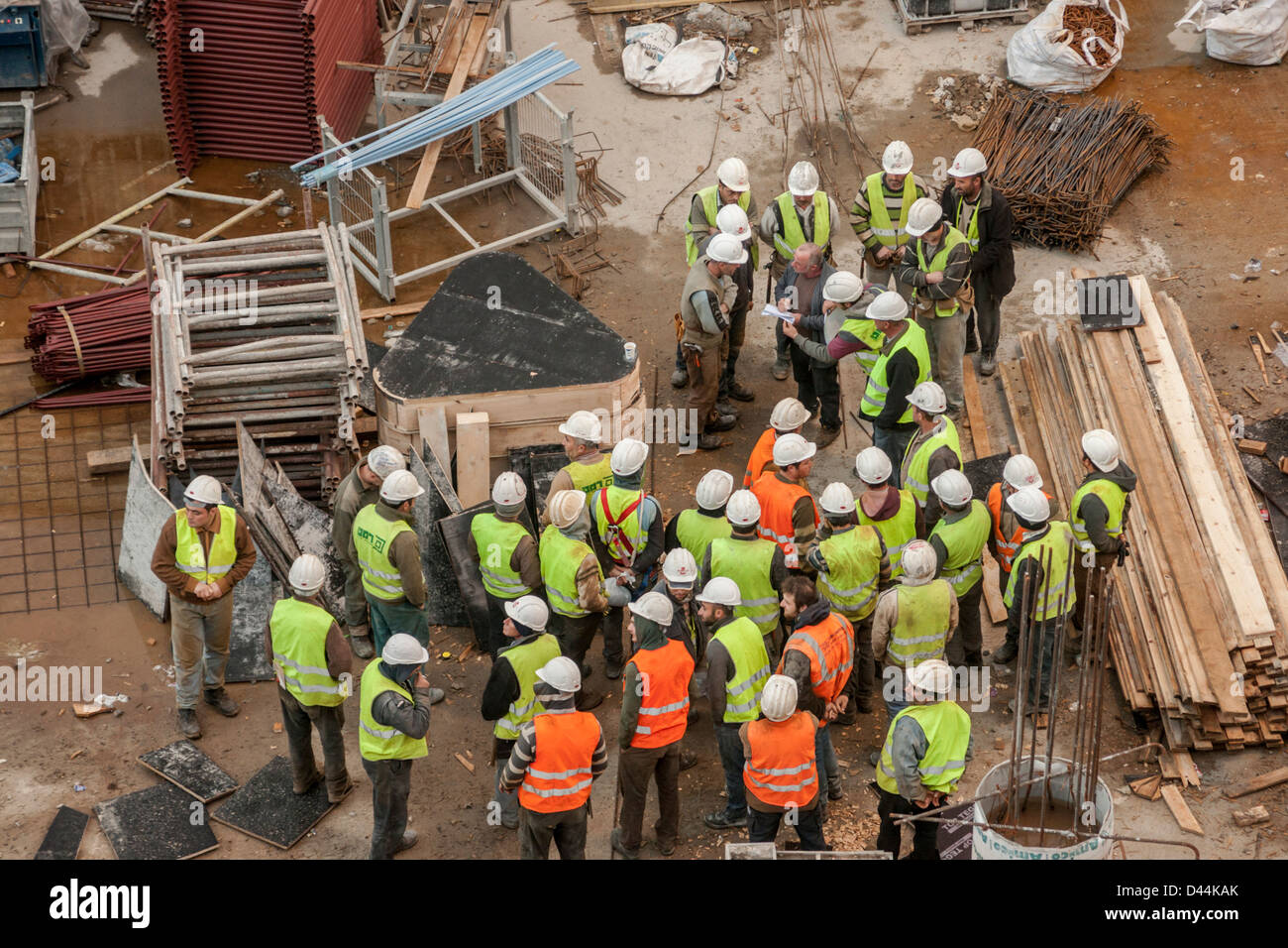Israel construction workers hi-res stock photography and images - Alamy