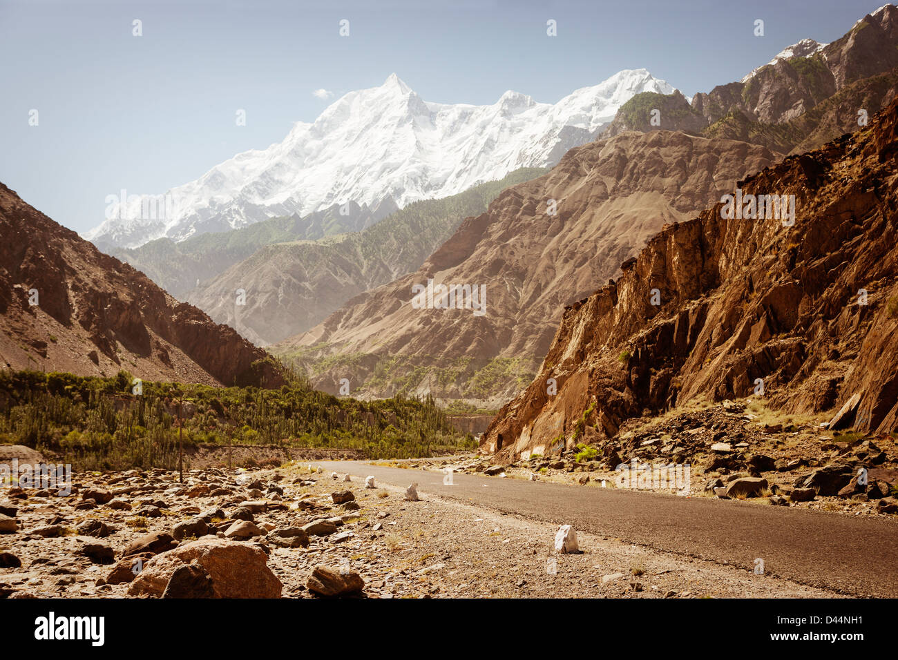 Karakoram Highway Pakistan Stock Photos & Karakoram Highway Pakistan ...