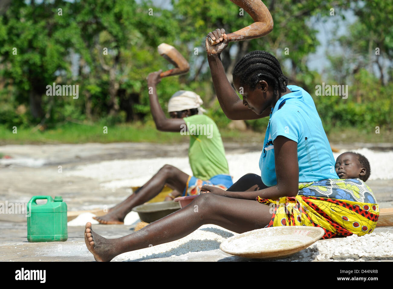 ANGOLA Kwanza Sul, rural development project, village Catchandja, women ...
