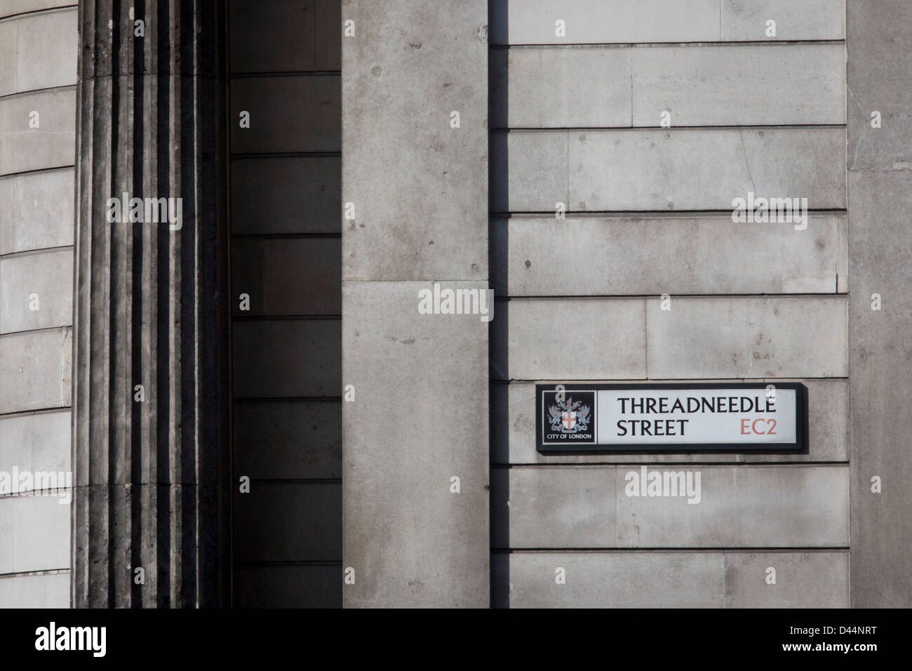 Pillar and City of London sign for Threadneedle Street EC2 at Bank ...