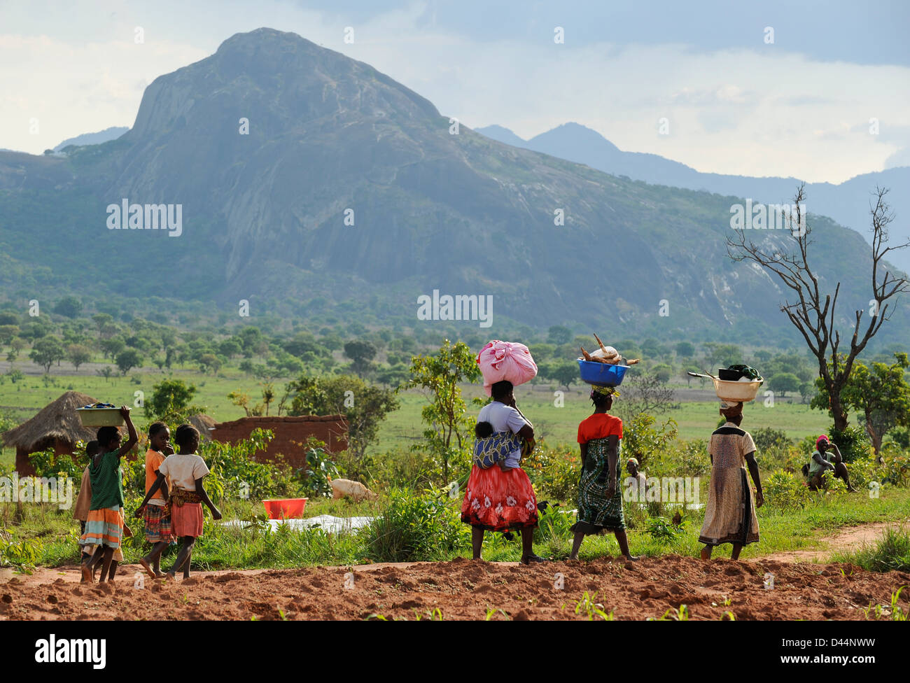 ANGOLA Kwanza Sul, rural development project, village Catchandja, women ...