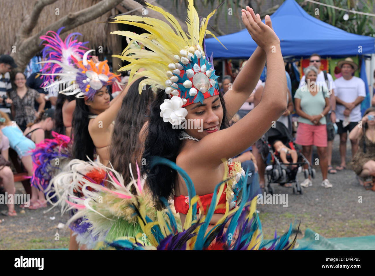 The cook islands dance hi-res stock photography and images - Alamy