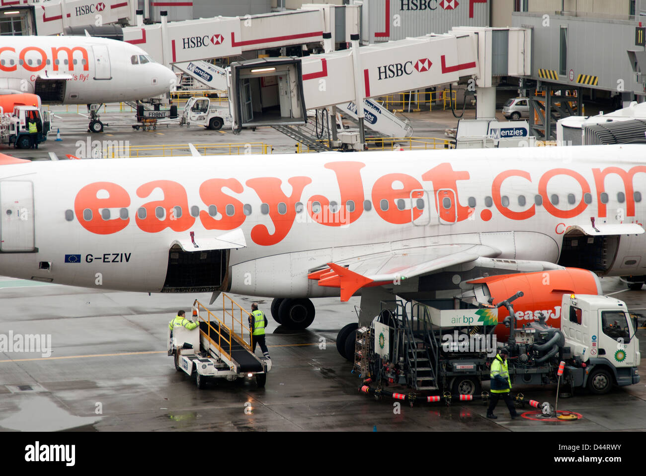 Easyjet plane being refuelled at Gatwick Airport Stock Photo - Alamy