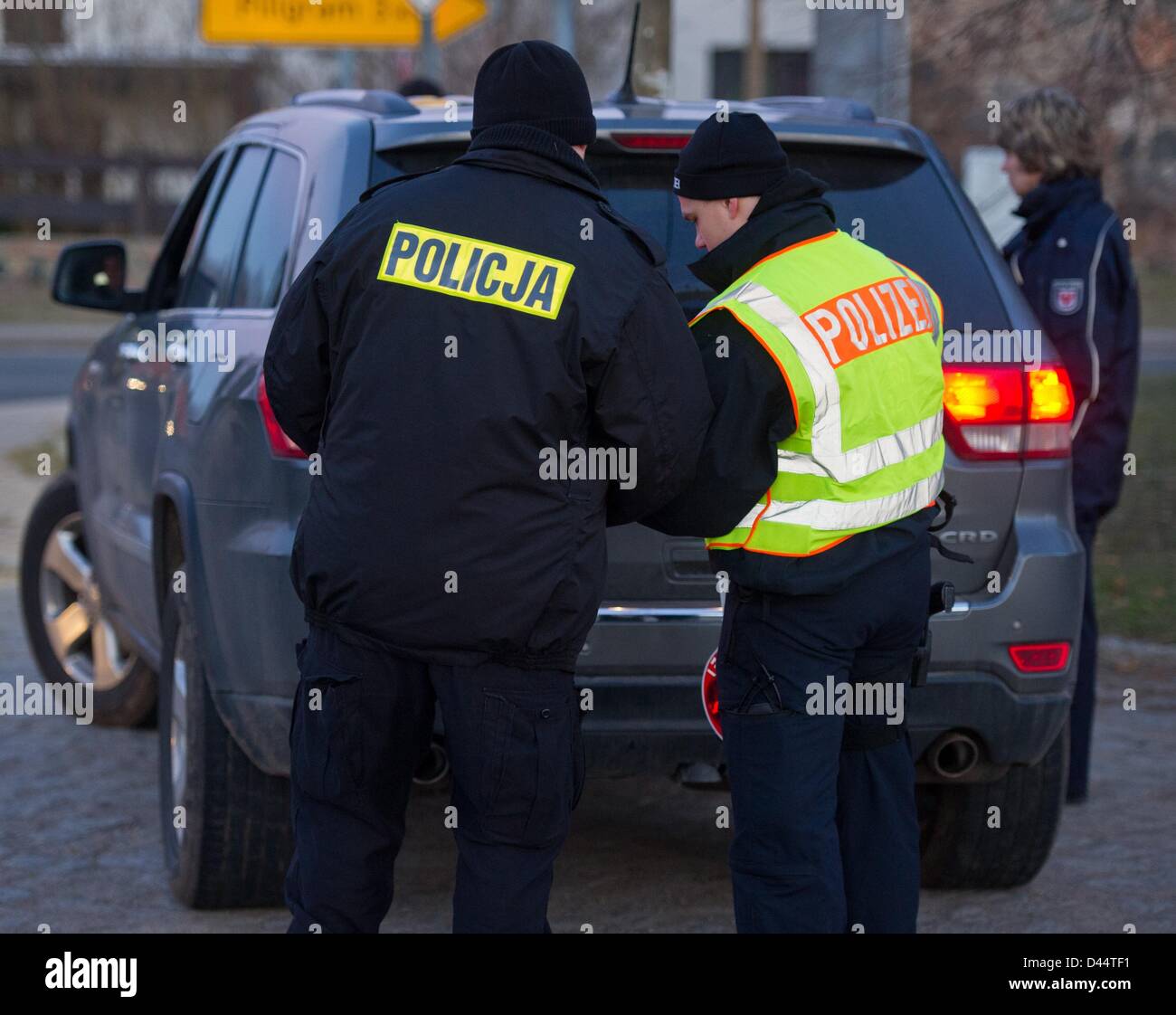 Polish and German police officers search avehicle in Biegen near ...