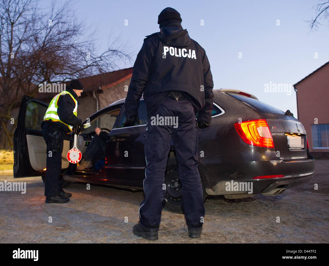 Polish and German police officers search avehicle in Biegen near ...