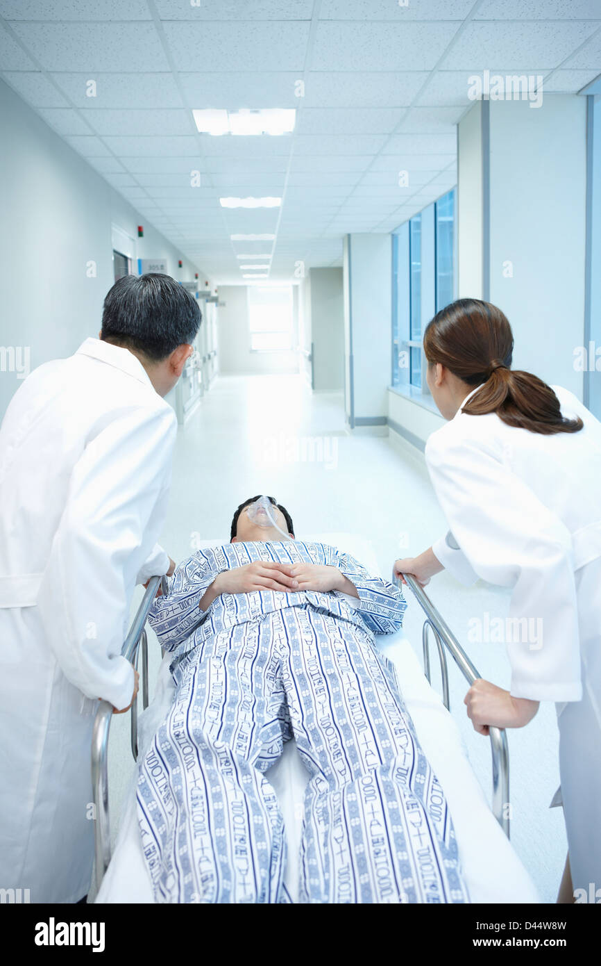 doctors delivering a patient to a emergency room Stock Photo - Alamy
