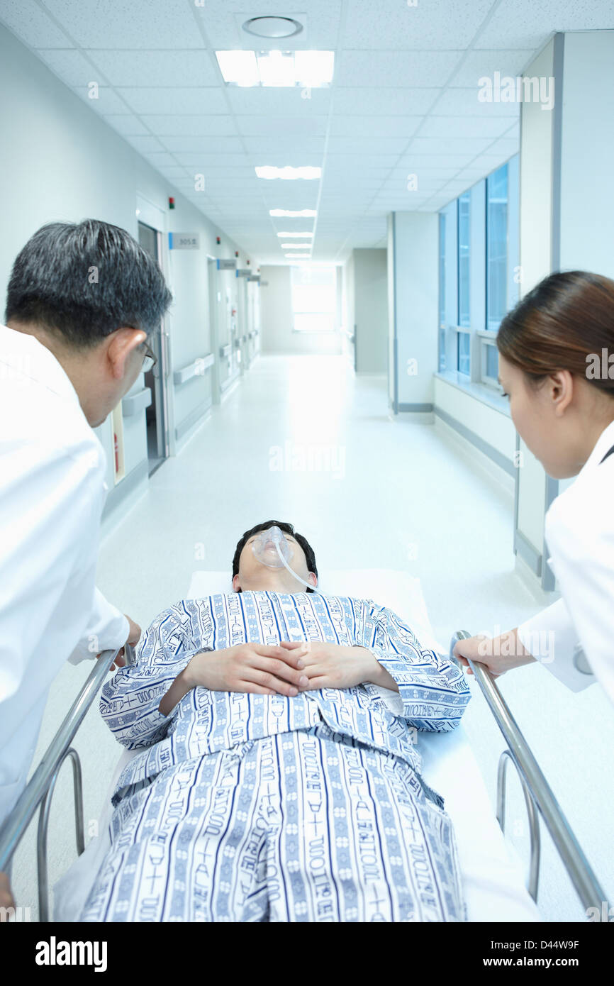 doctors delivering a patient to a emergency room Stock Photo - Alamy