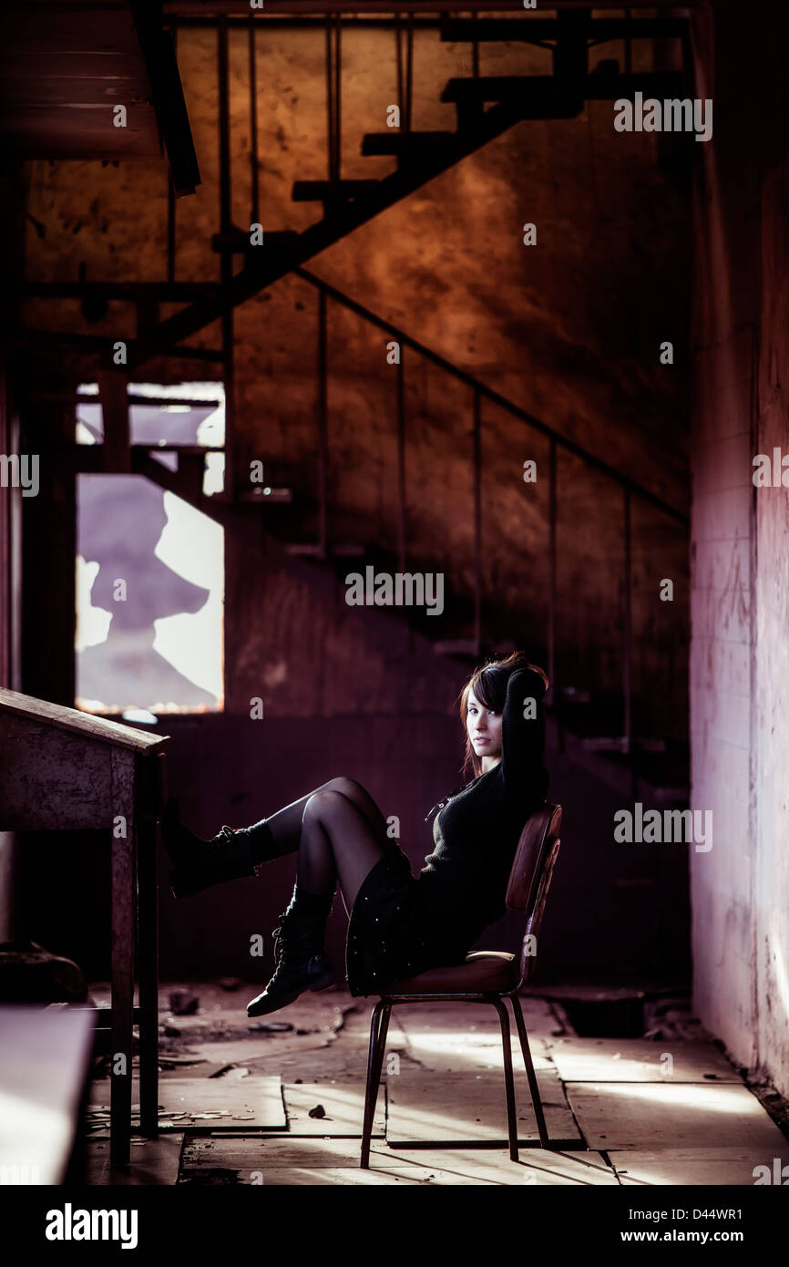 Short skirt legs crossed hi-res stock photography and images - Alamy