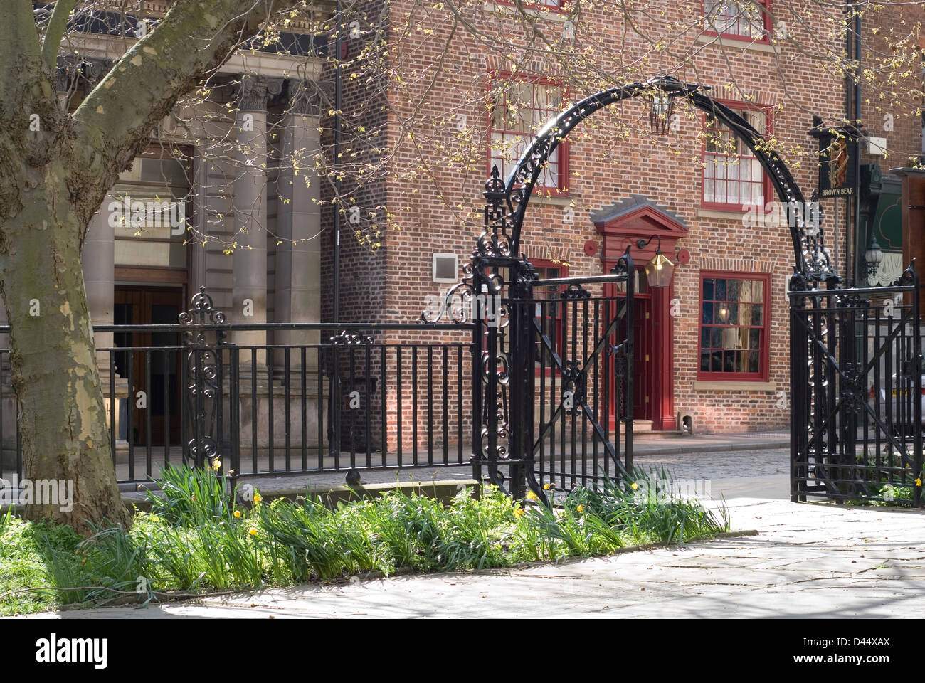 Wrought iron archway hi-res stock photography and images - Alamy