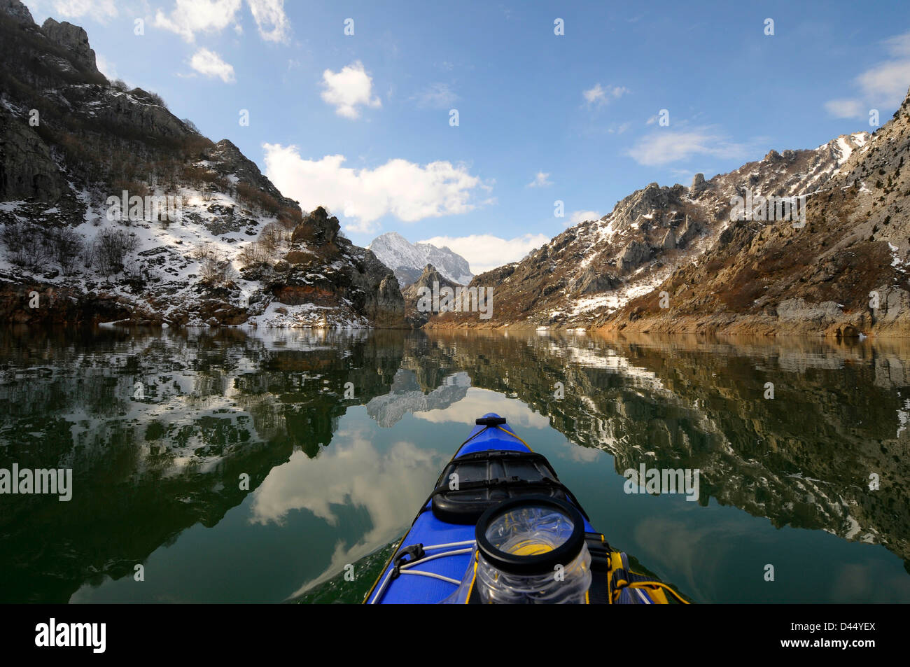 Winter canoe paddling on icy waters Stock Photo - Alamy