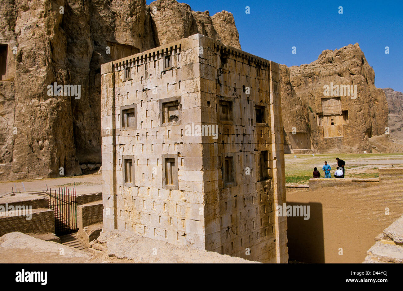Kaaba-ye Zardosht and tomb of Darius II at the achaemenid burial site ...
