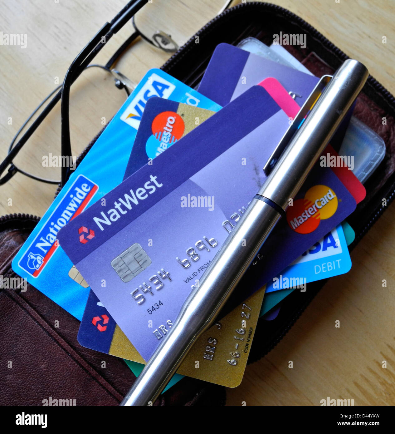 Use of cards hi-res stock photography and images - Alamy