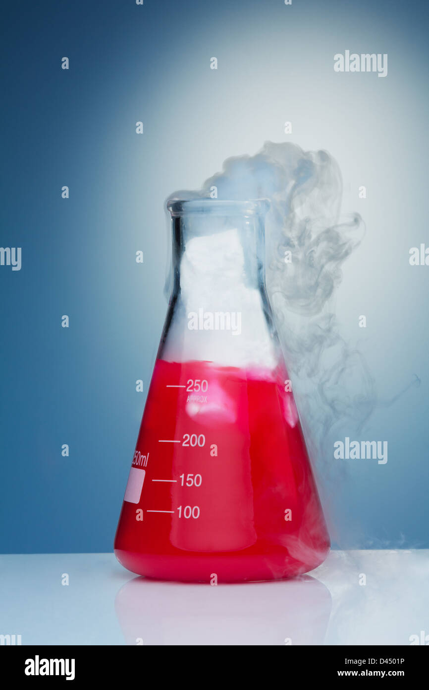 Experiment laboratory explosion hi-res stock photography and images - Alamy