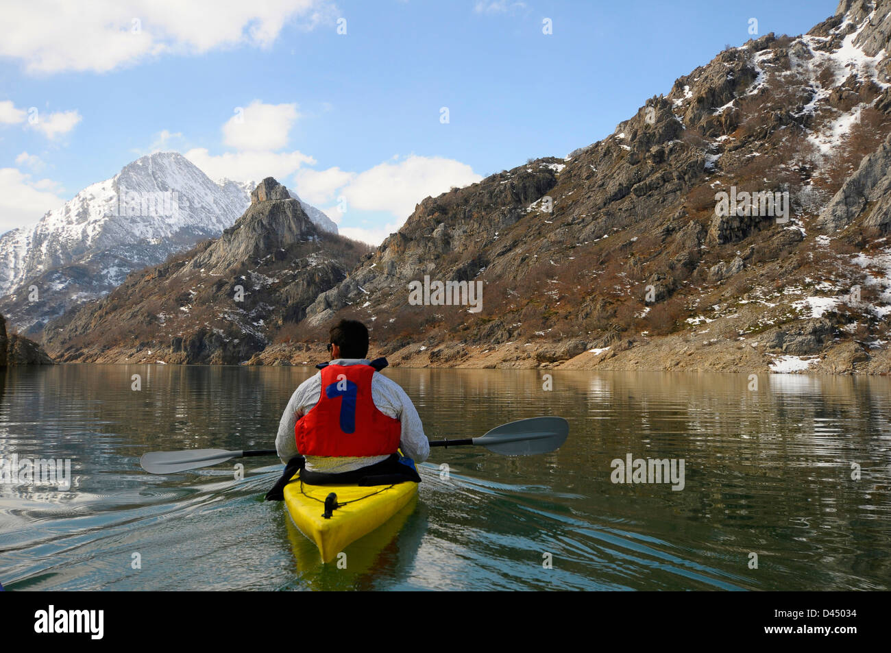Winter canoe paddling on icy waters Stock Photo - Alamy