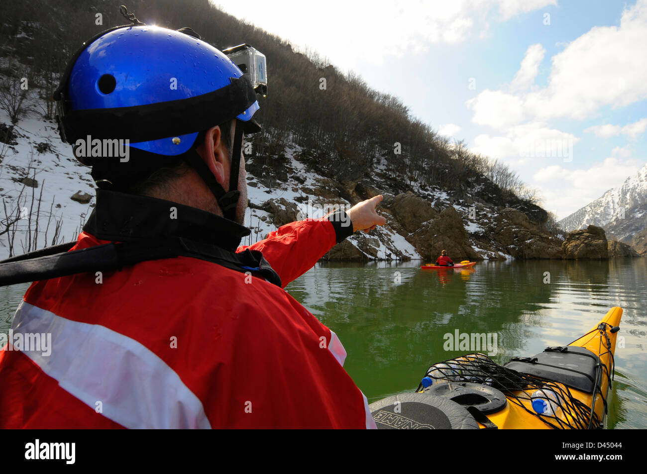 Winter canoe paddling on icy waters Stock Photo - Alamy