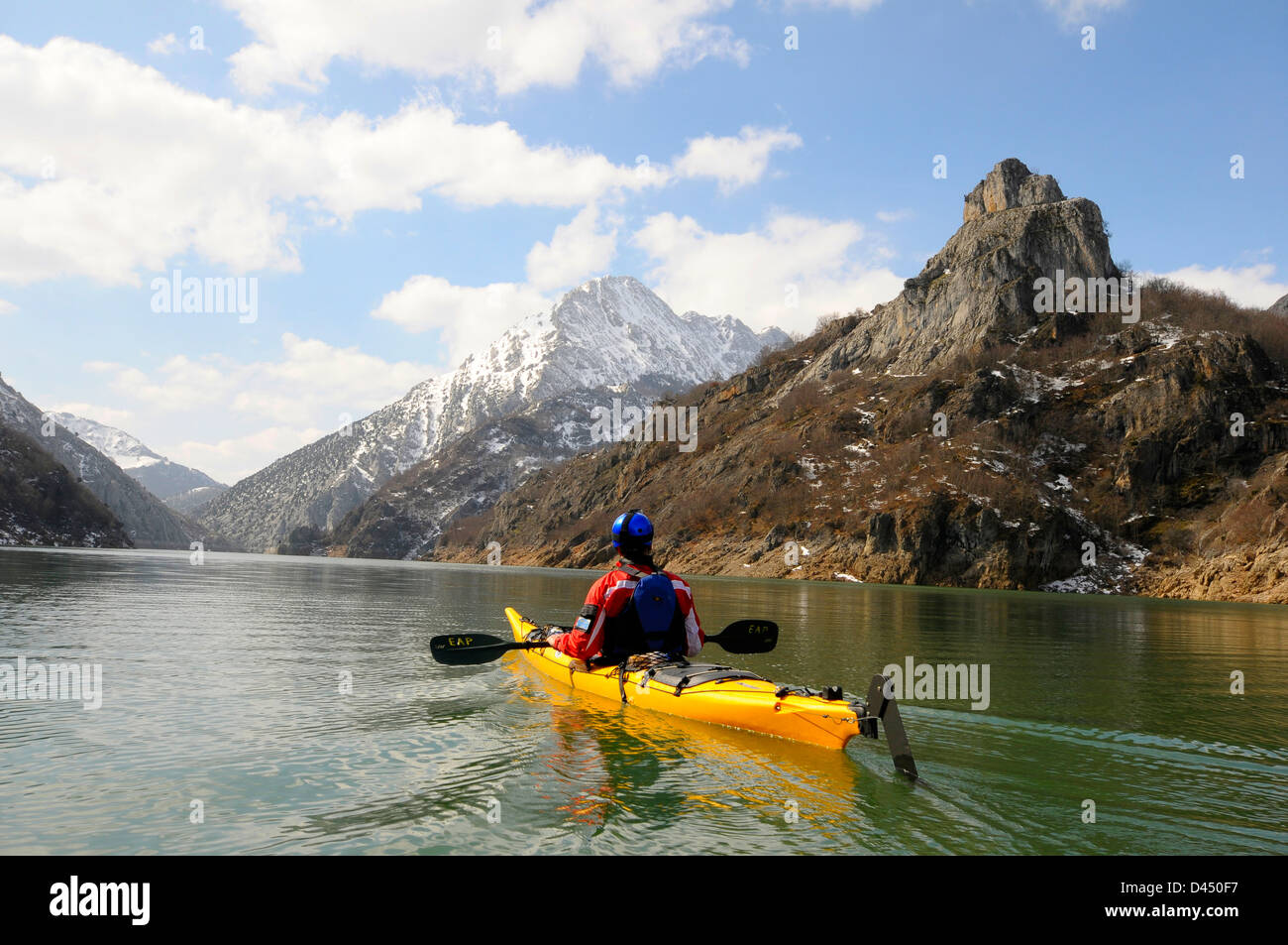 Winter canoe paddling on icy waters Stock Photo - Alamy