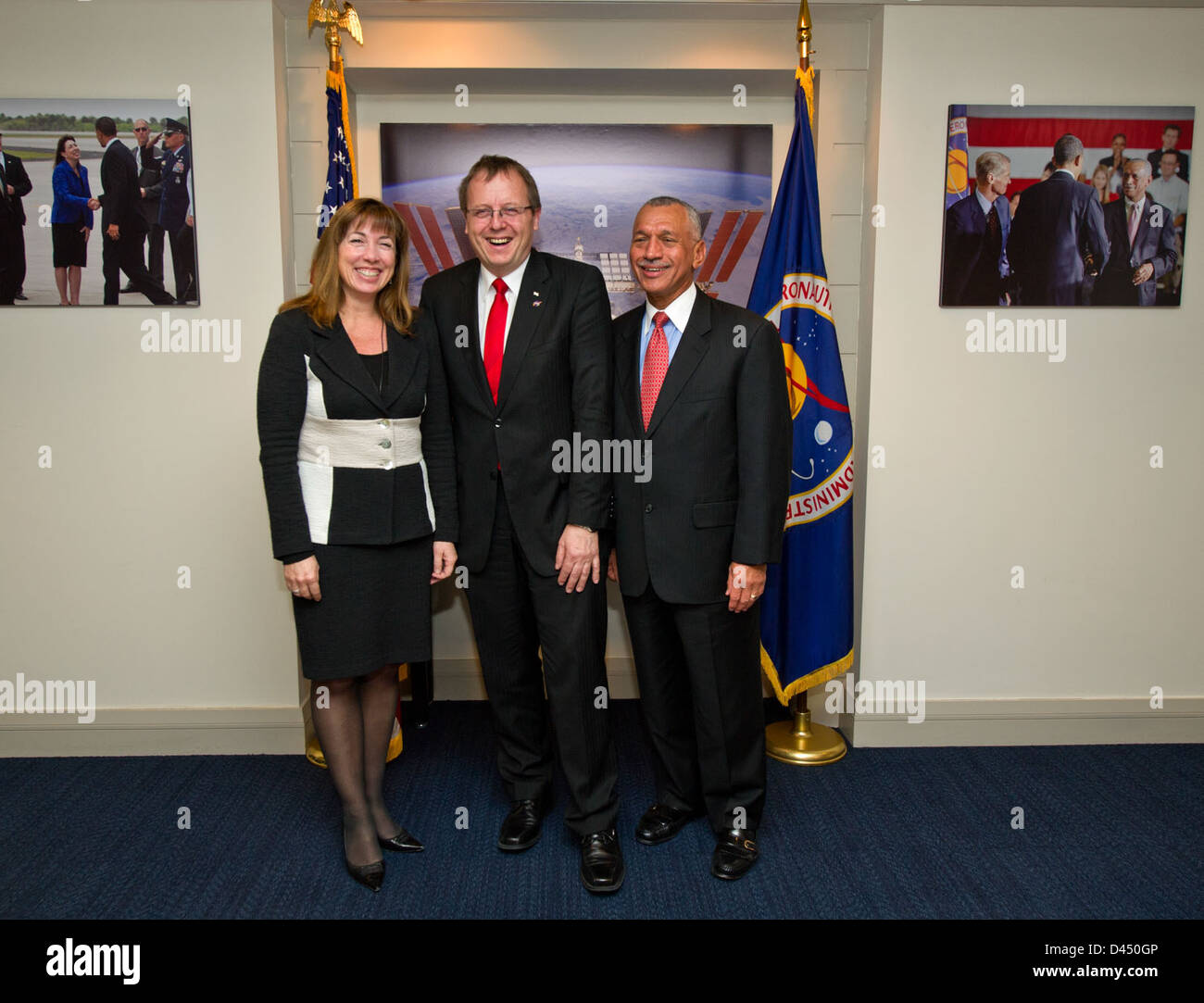 NASA DLR Agreement Signing (201012080004HQ Stock Photo - Alamy