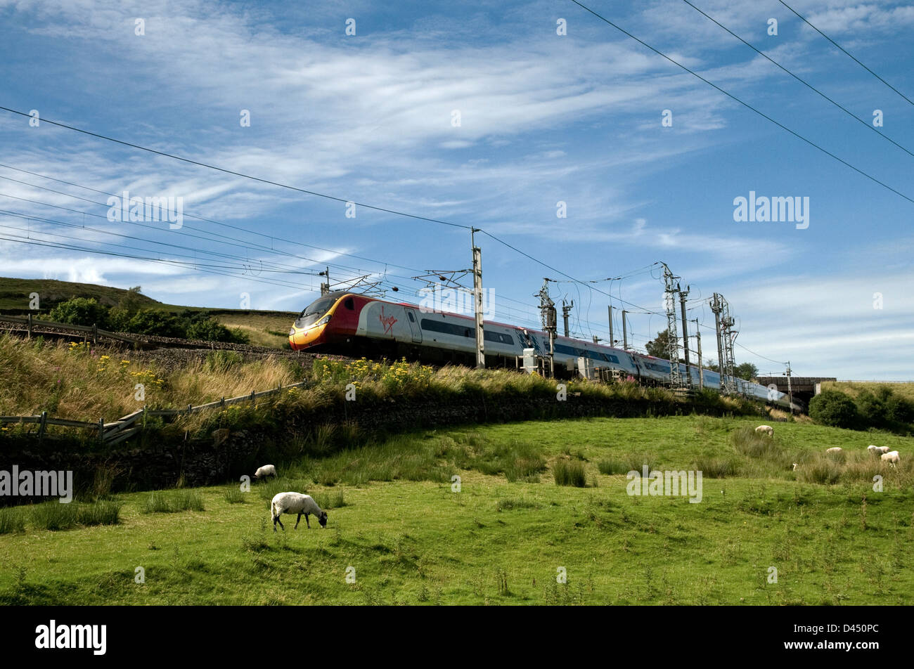 Pendolino electric multiple unit hi-res stock photography and images ...