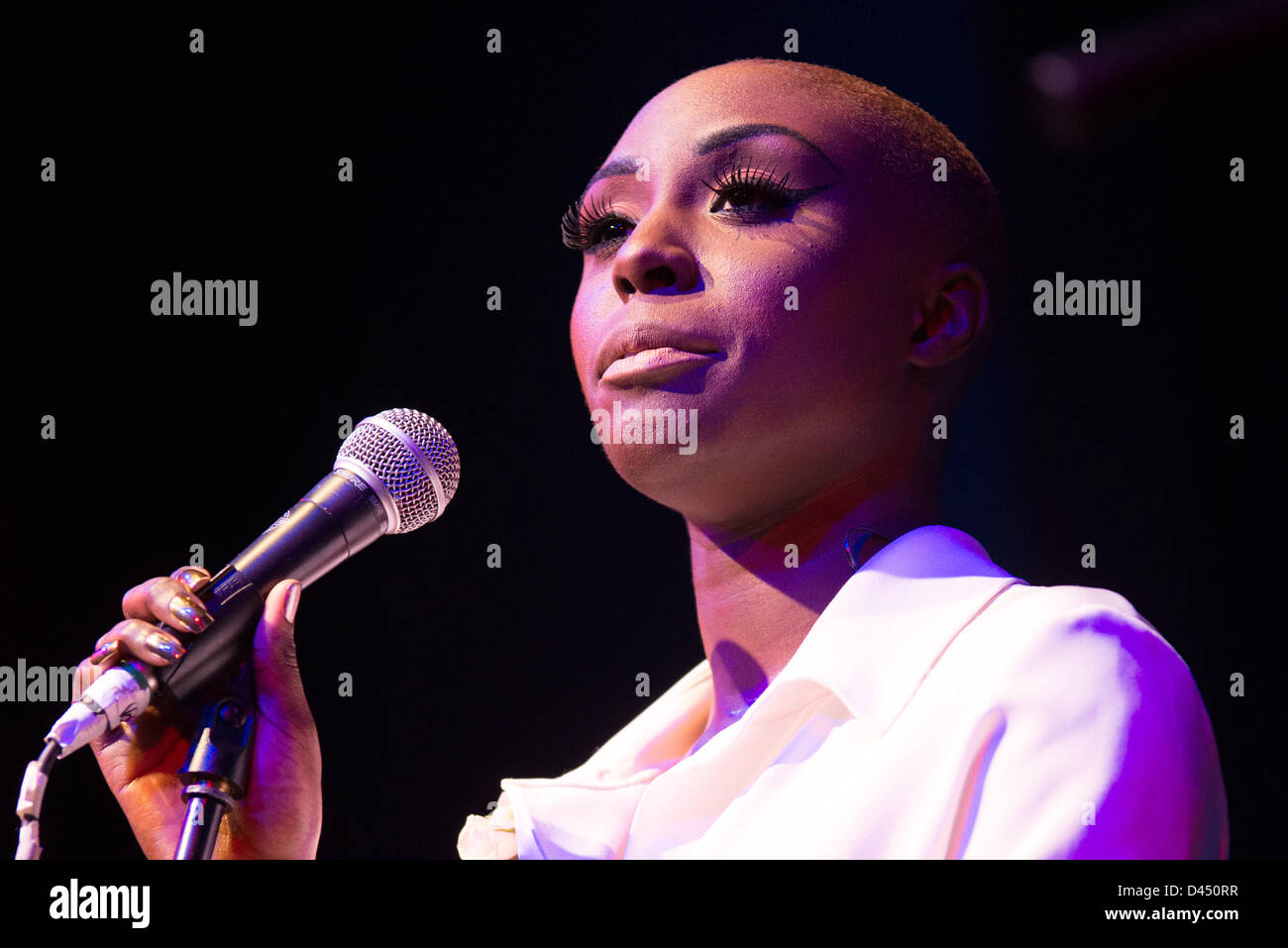 Laura Mvula performing live Stock Photo - Alamy