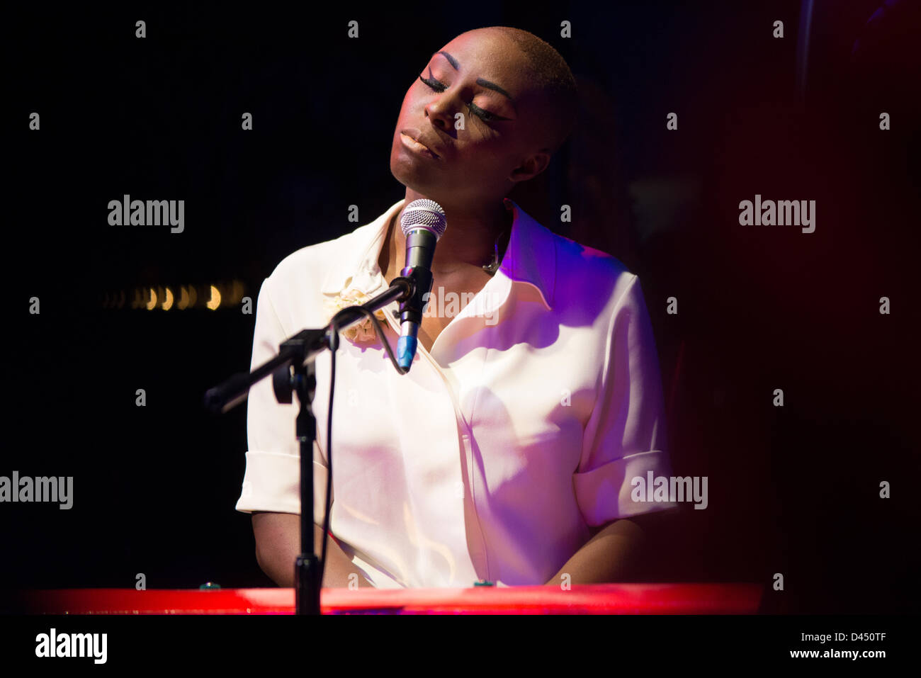 Laura Mvula performing live Stock Photo - Alamy
