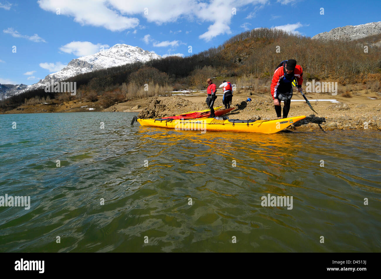 Winter canoe paddling on icy waters Stock Photo - Alamy