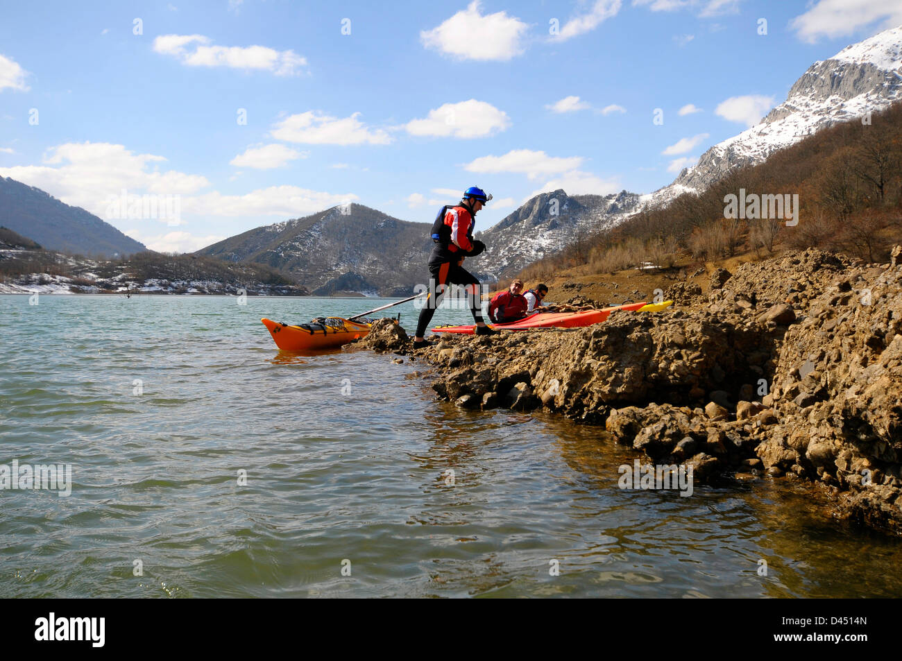 Winter canoe paddling on icy waters Stock Photo - Alamy