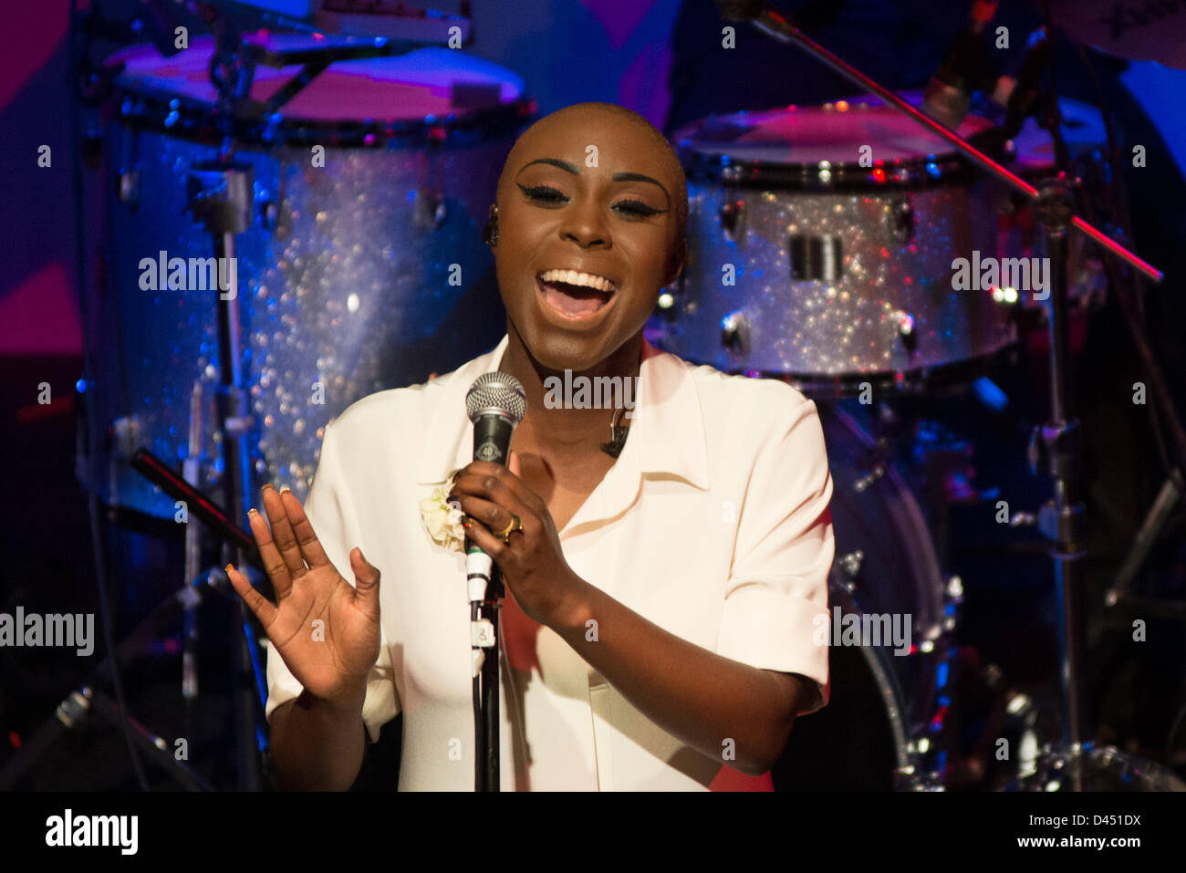 Laura Mvula performing live Stock Photo - Alamy