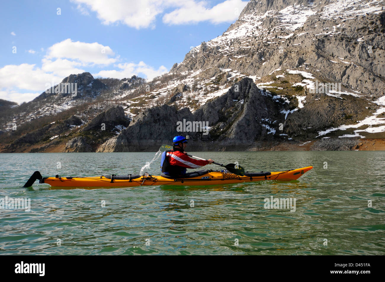 Winter canoe paddling on icy waters Stock Photo - Alamy