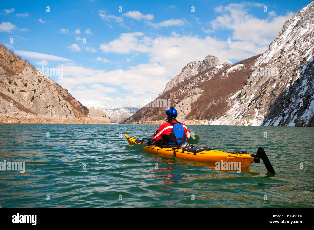 Winter canoe paddling on icy waters Stock Photo - Alamy