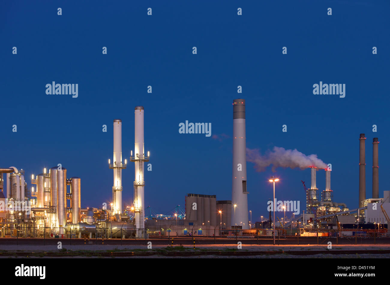 Oil refinery hi-res stock photography and images - Alamy